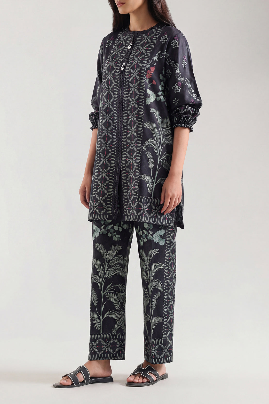 Stitched Arabic Lawn Suit – Printed (2PC Or Shirt) – SAYA
